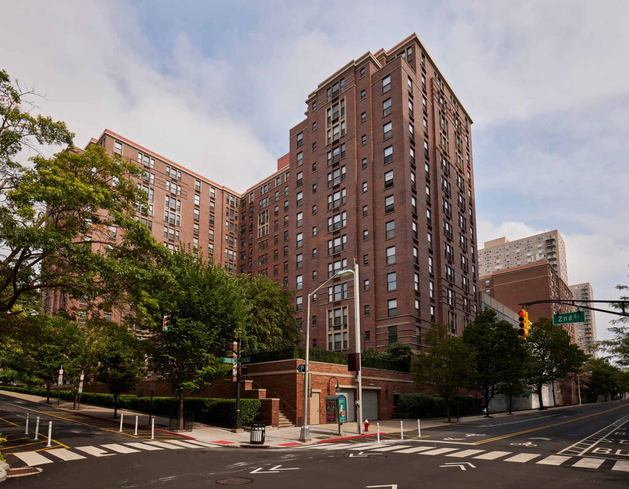 Hudson Square South Apartments | Modern Apartments For Rent